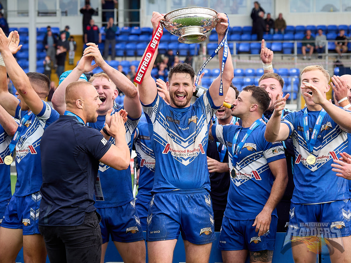 Captain Stack signs new deal | Barrow Raiders