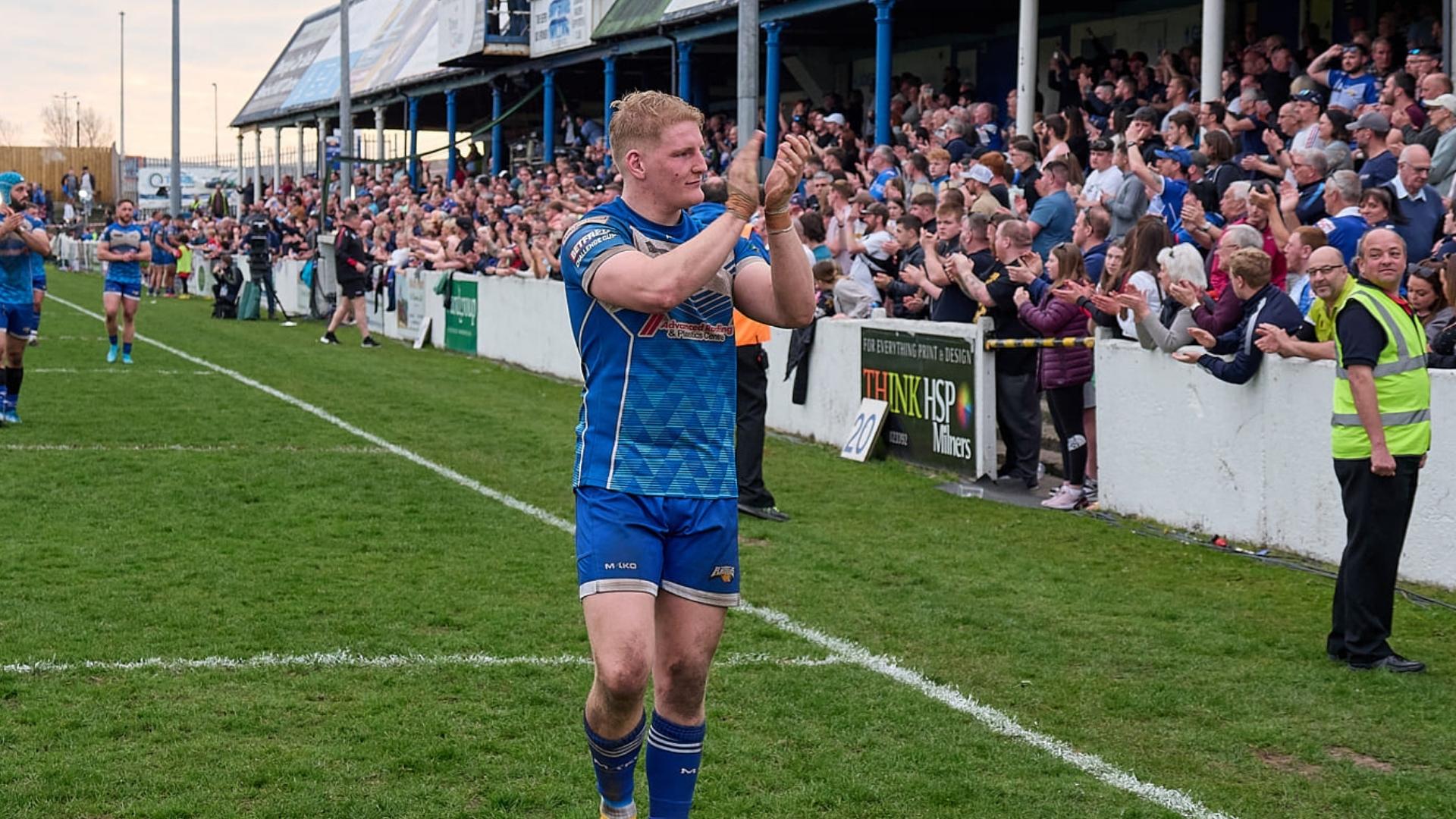 Charlie Emslie signs two-year extension | Barrow Raiders